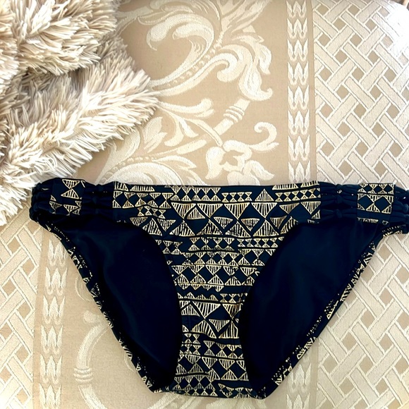 Swim | Black And Metallic Gold Bikini Bottoms Size Ml 15 12 Across The ...